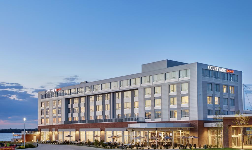 Shoreline Bar & Grille